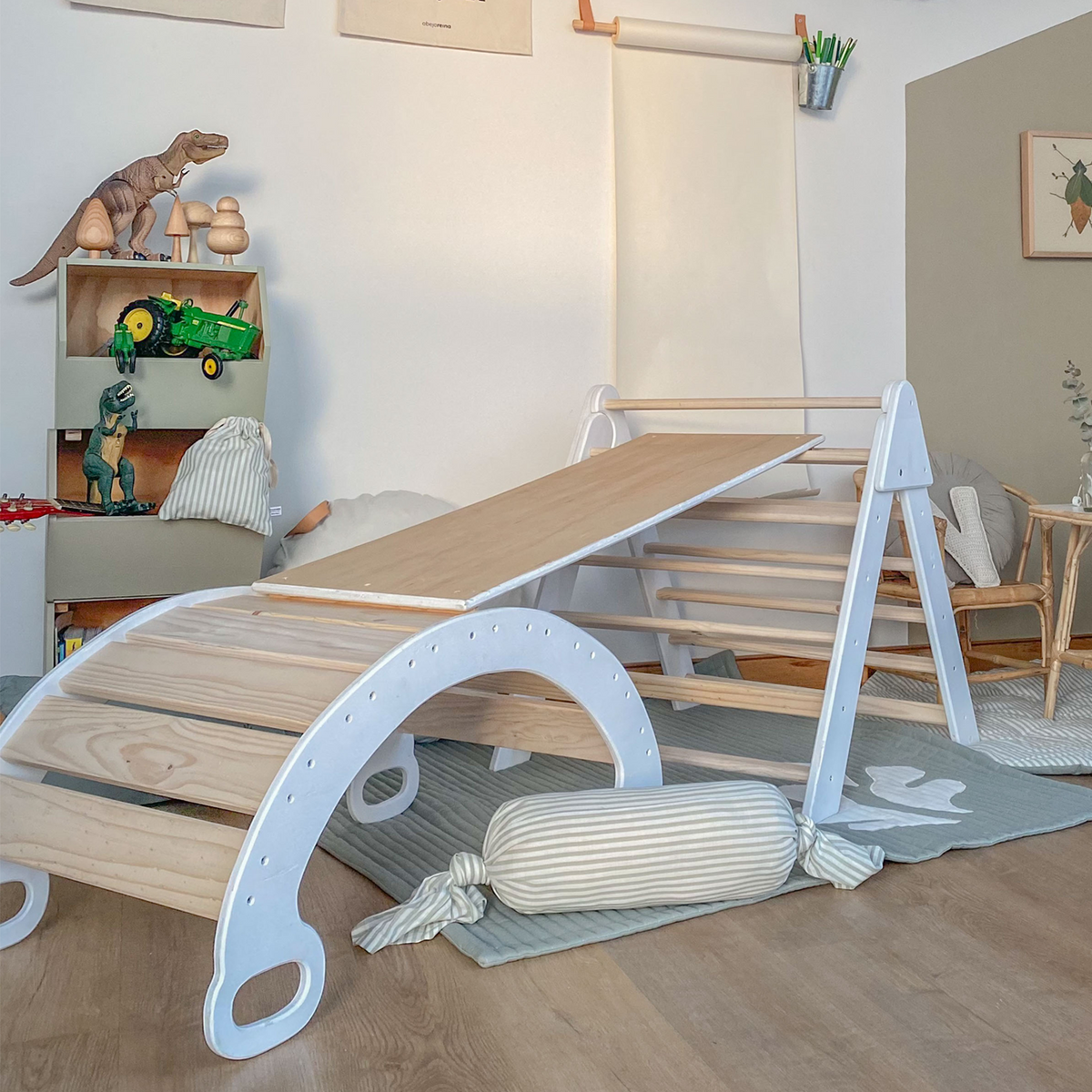 Mobiliario Pikler – Abeja Reina